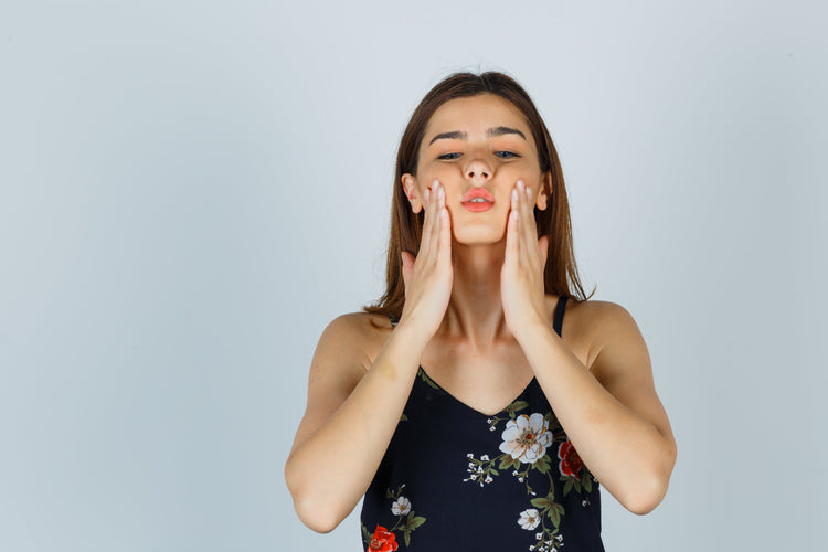 7 Face Yoga Moves to Sculpt Fuller Cheeks and Tighter Skin – Sandhus ...